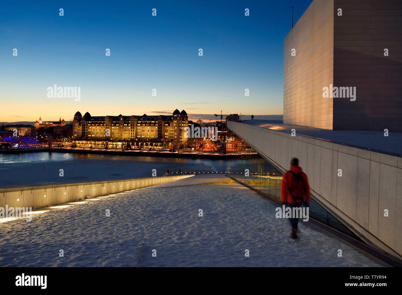Oslo opera house snow -Fotos und -Bildmaterial in hoher Auflösung – Alamy