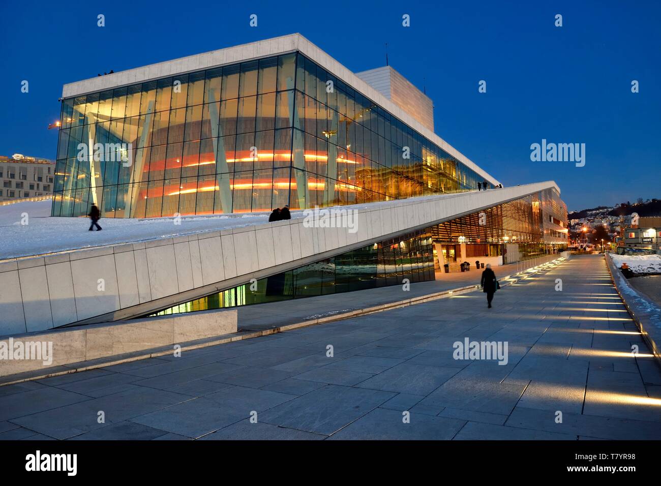 Oslo opera house snow -Fotos und -Bildmaterial in hoher Auflösung – Alamy