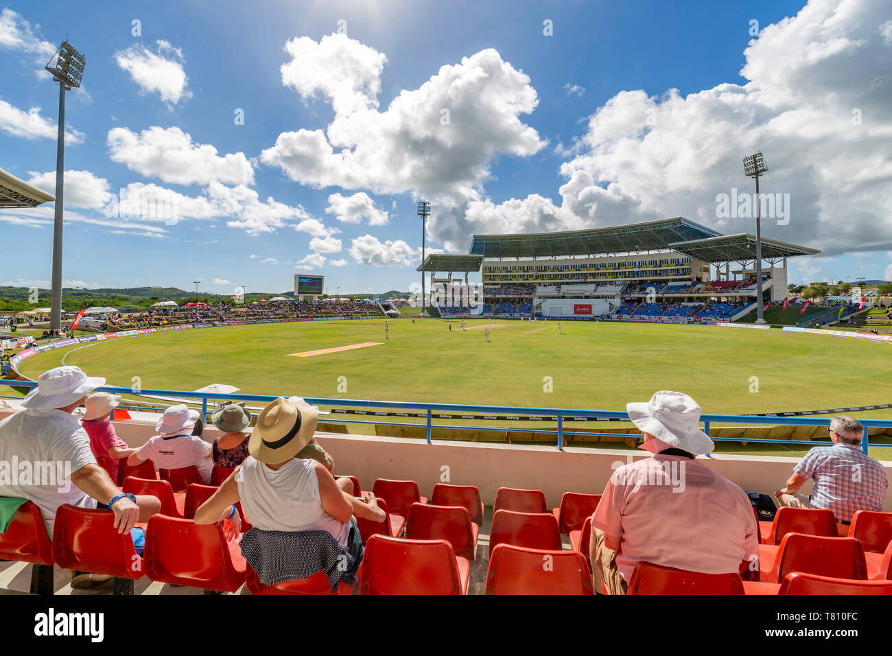 Anzeigen von Cricket Match im Sir Vivian Richards Stadium, St. George ... Anzeigen von Cricket Match im Sir Vivian Richards Stadium, St. George ...