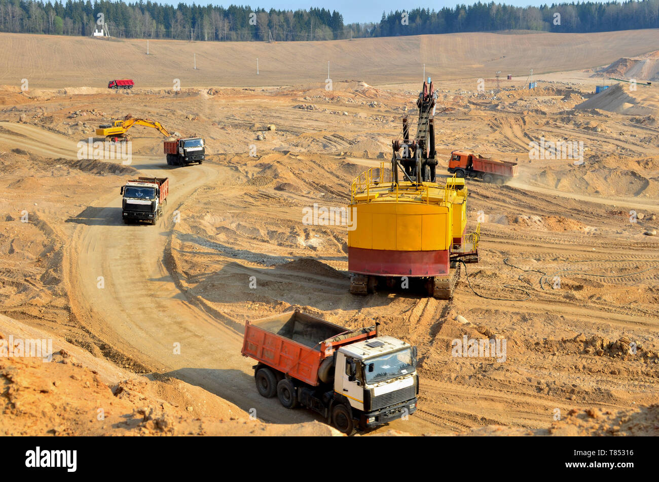 Große Bagger in einem offenen industriellen Mine für den Bergbau ...