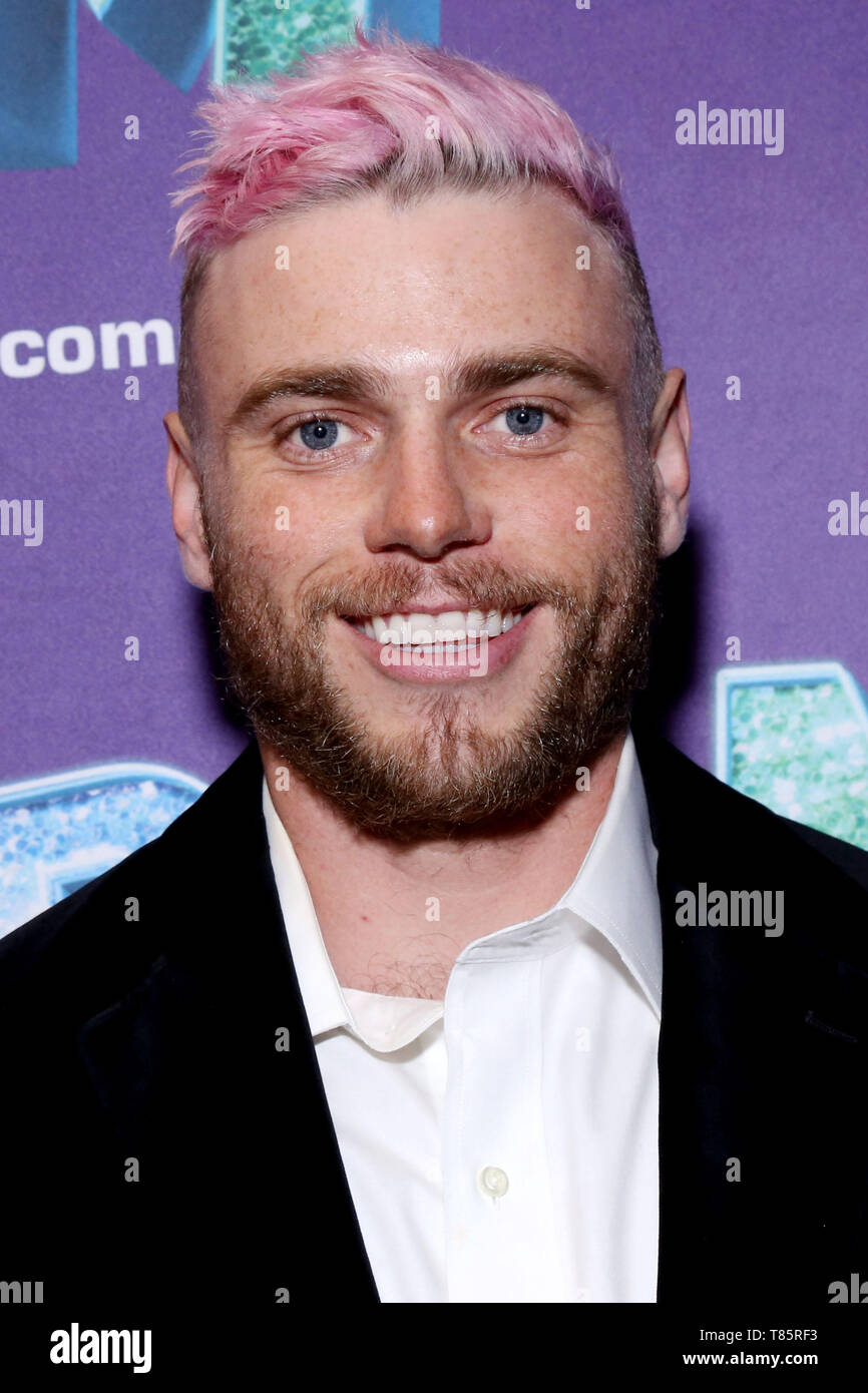 Ryan Murphy Hosts eine besondere Leistung der Prom Hetrick Martin ...