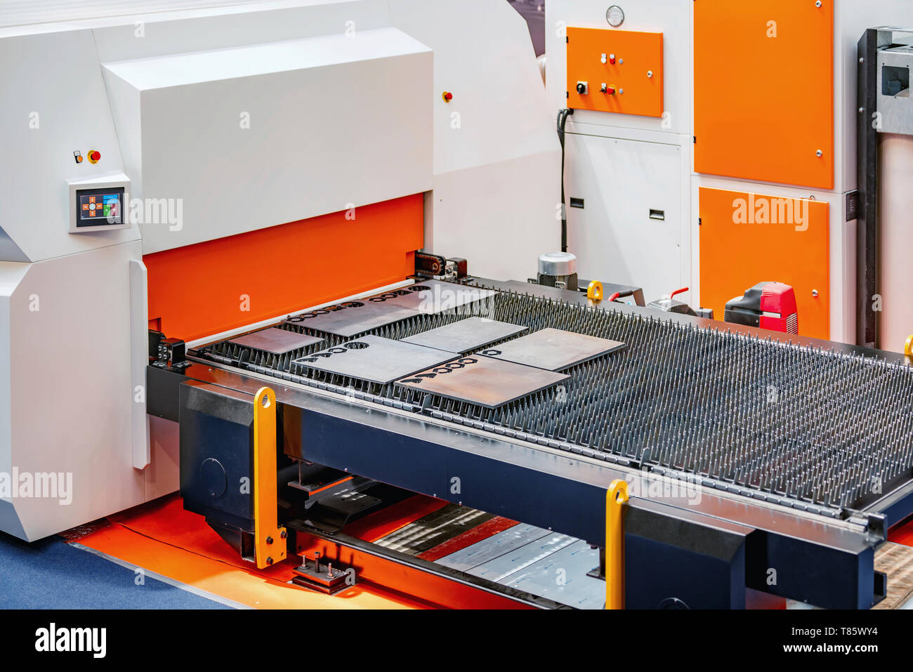 Revolver stanzpresse -Fotos und -Bildmaterial in hoher Auflösung – Alamy