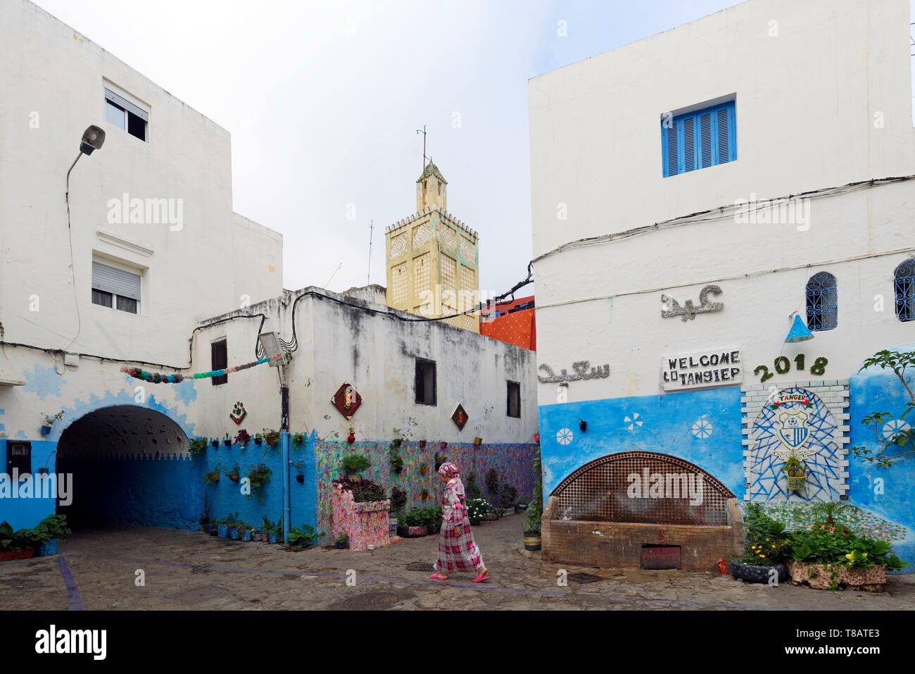 Marokko, Tanger Tetouan region, Tanger, engen Straße auf die Altstadt ...