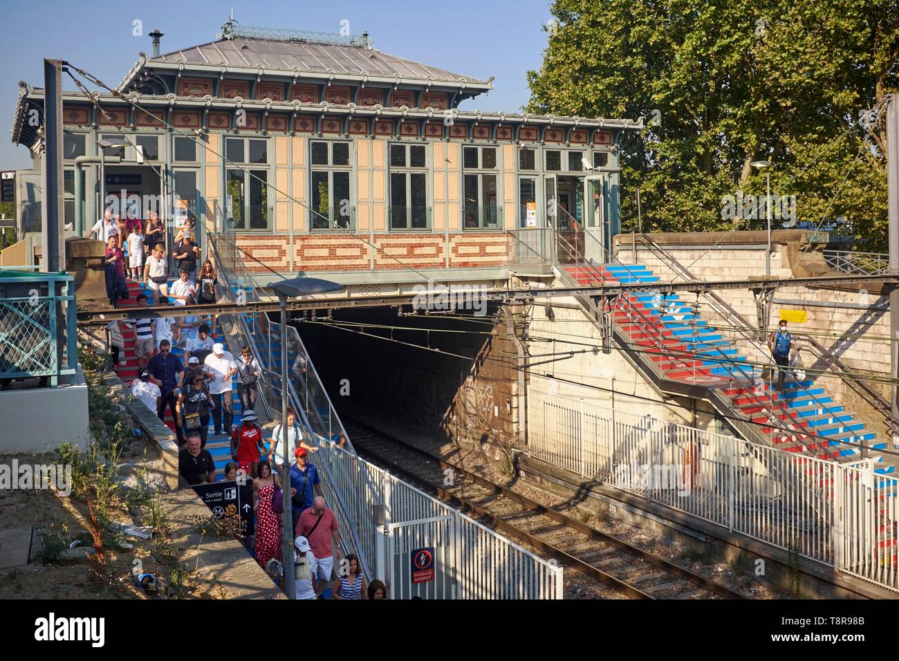 Javel rer station -Fotos und -Bildmaterial in hoher Auflösung – Alamy