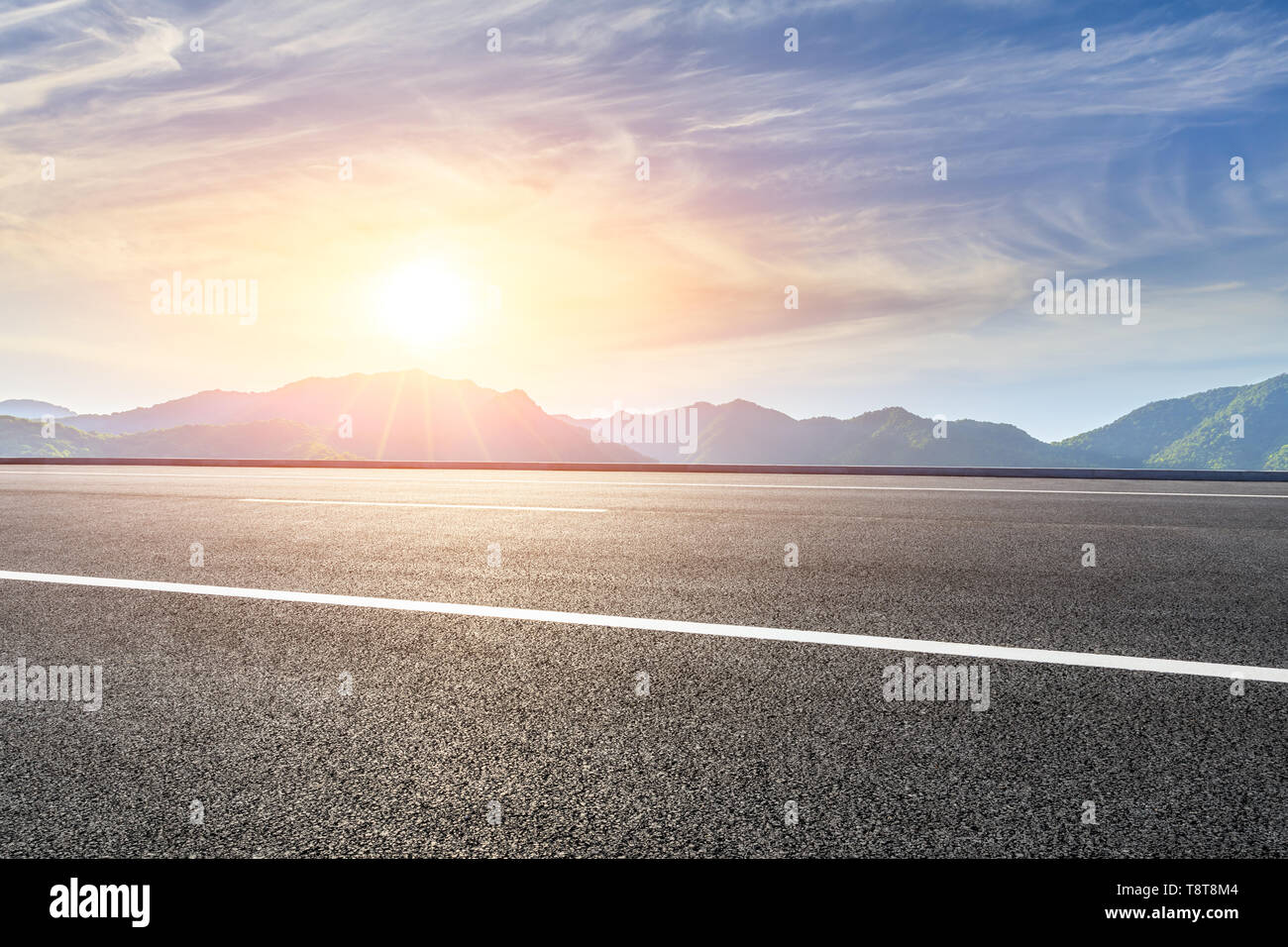 Green highway -Fotos und -Bildmaterial in hoher Auflösung – Alamy