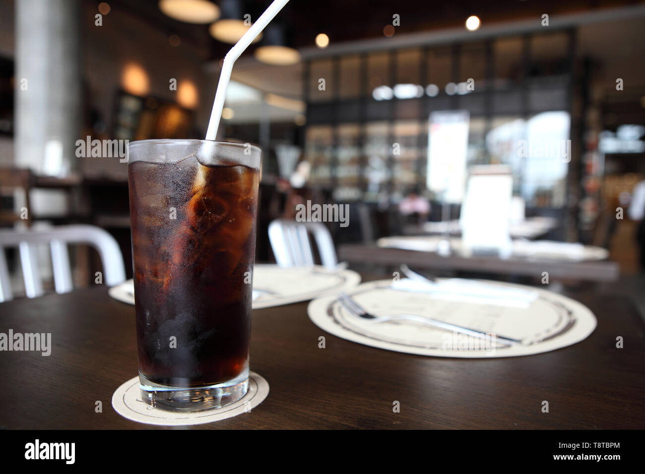Eiskalte cola -Fotos und -Bildmaterial in hoher Auflösung – Alamy
