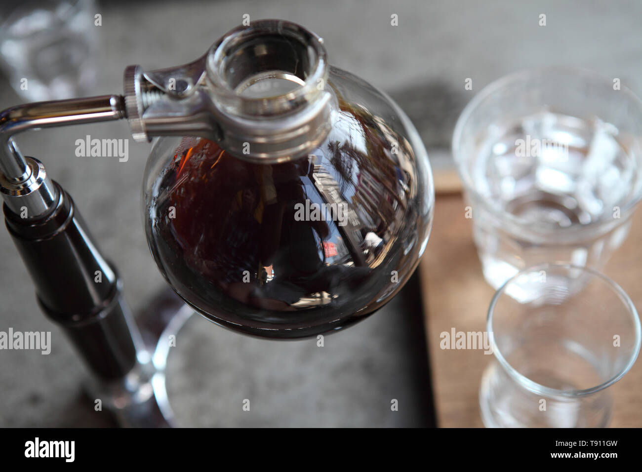 Syphon coffee -Fotos und -Bildmaterial in hoher Auflösung – Alamy