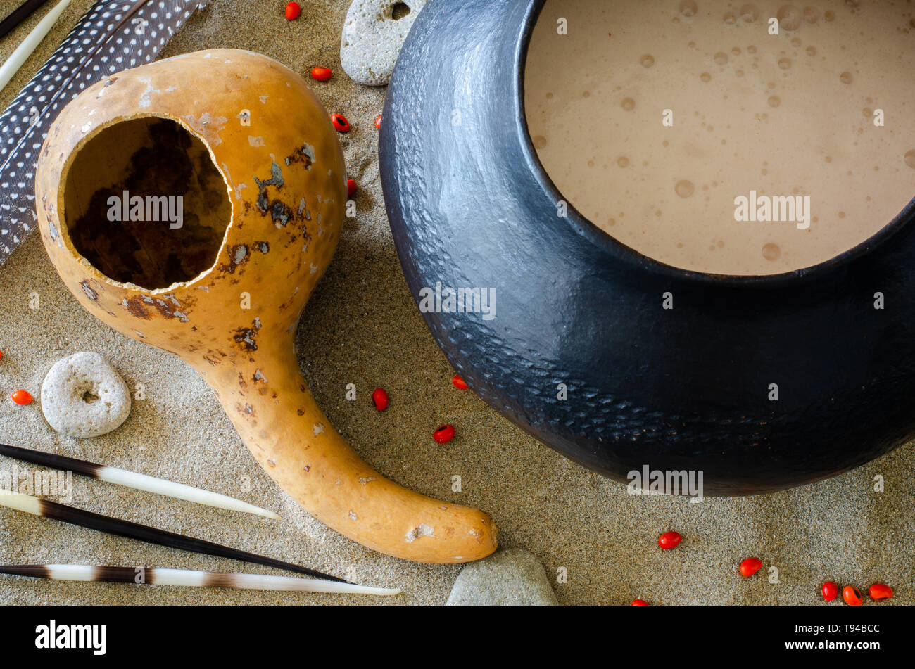 Schwarzer zulu biertopf -Fotos und -Bildmaterial in hoher Auflösung – Alamy