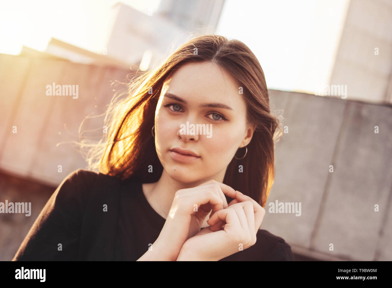 Weibliche Model Posiert Stockfotos und -bilder Kaufen - Alamy