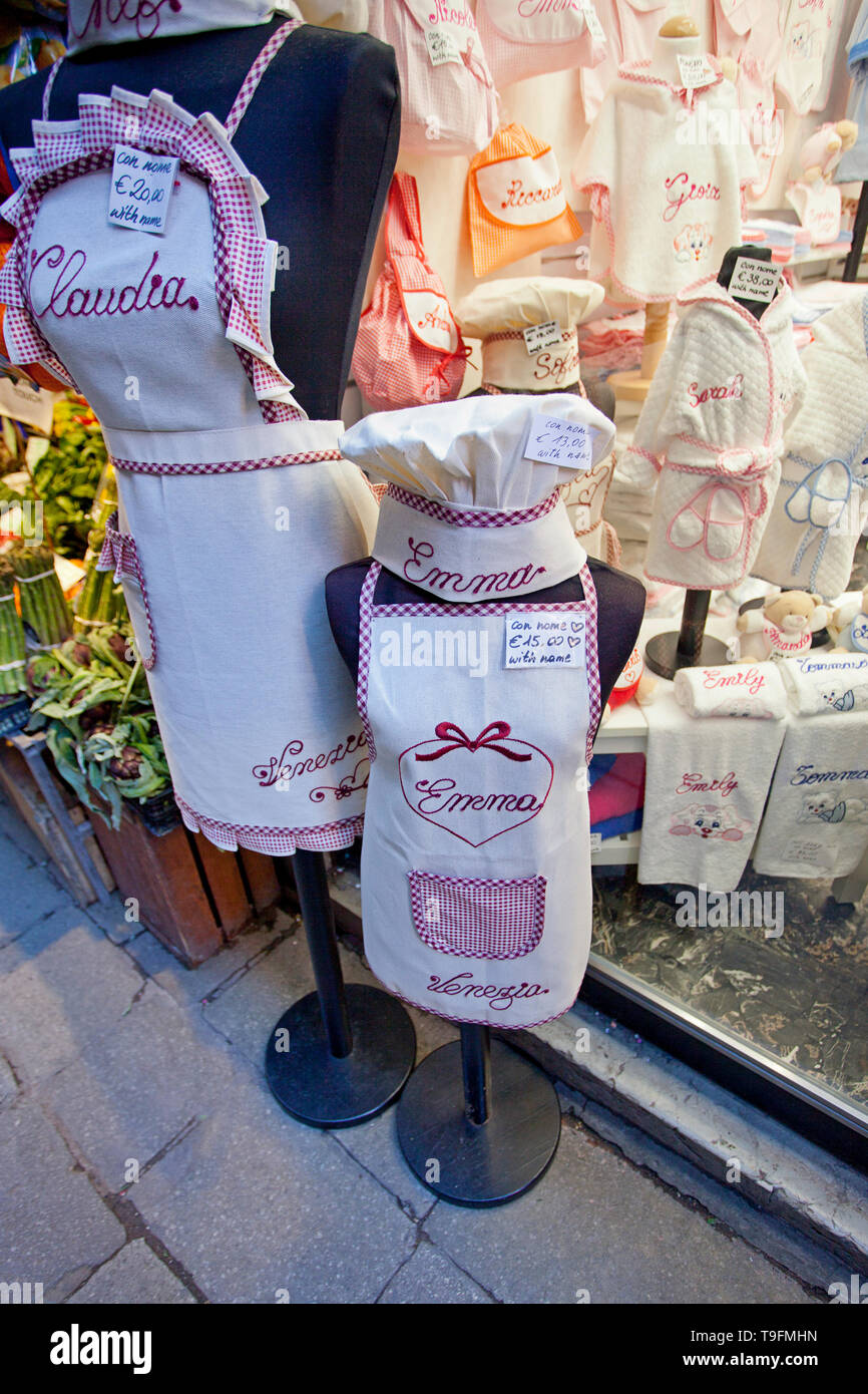Knitting shop -Fotos und -Bildmaterial in hoher Auflösung – Alamy