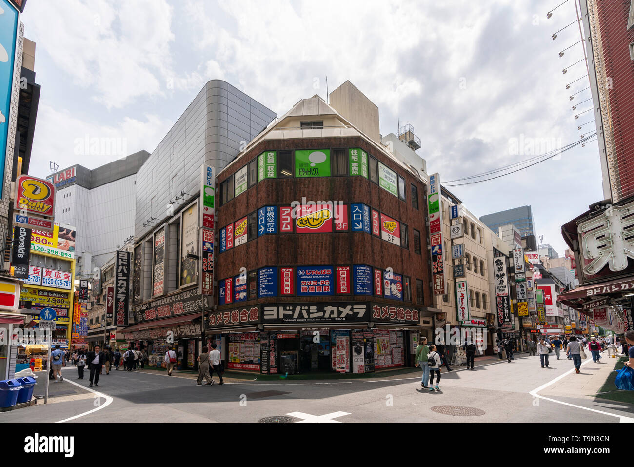 Yodobashi kamera shinjuku -Fotos und -Bildmaterial in hoher Auflösung – Alamy