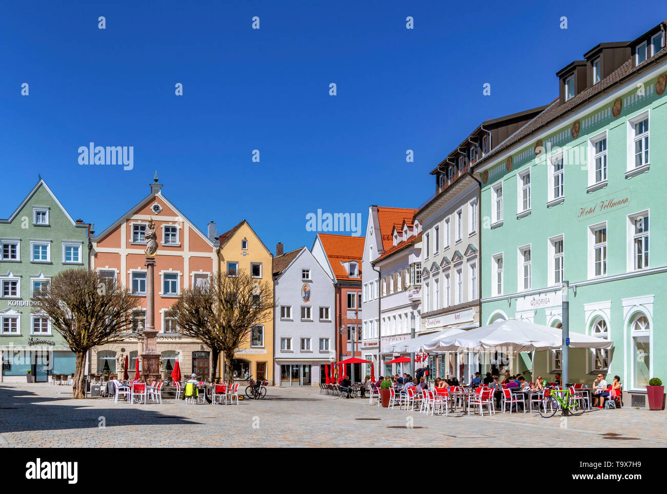 Marienplatz in der Altstadt von Weilheim, Pfaffenwinkel, Oberbayern ... Marienplatz in der Altstadt von Weilheim, Pfaffenwinkel, Oberbayern ...