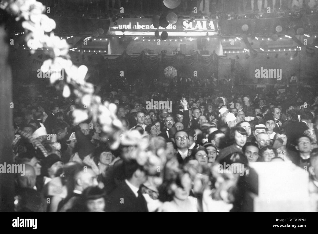 Haller revue -Fotos und -Bildmaterial in hoher Auflösung – Alamy