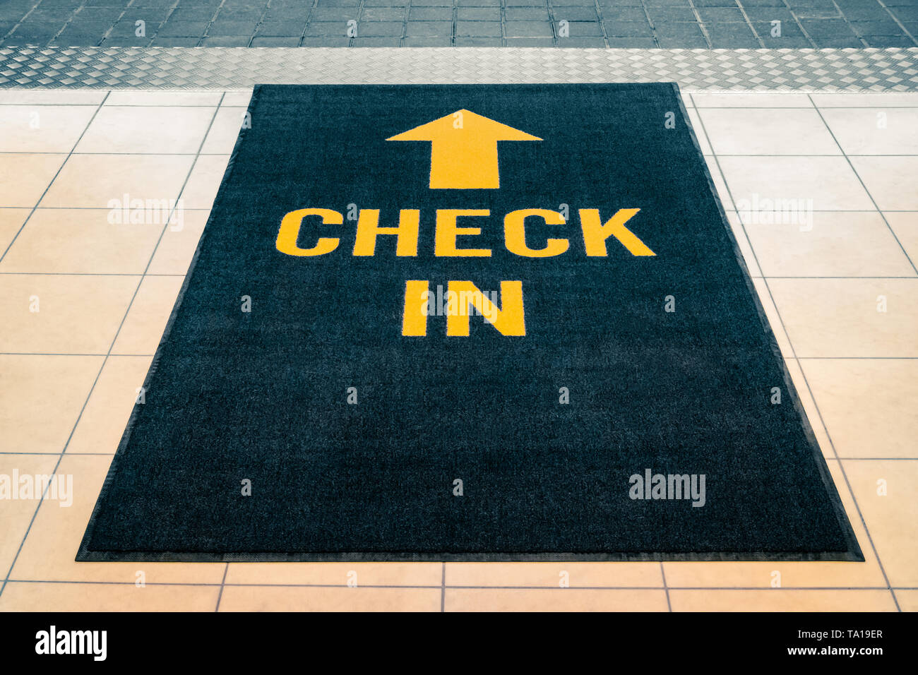 Eingang zur ankunft am flughafen -Fotos und -Bildmaterial in hoher ...