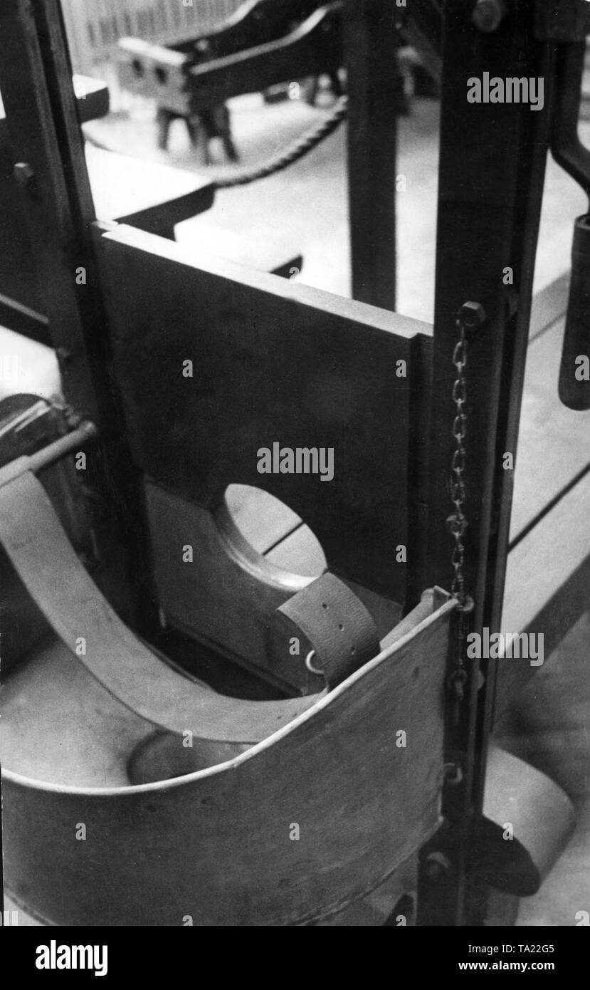 Hinrichtung durch guillotine Schwarzweiß-Stockfotos und -bilder - Alamy