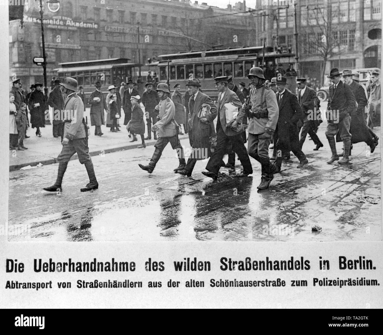 Polizeistation alexanderplatz -Fotos und -Bildmaterial in hoher ...