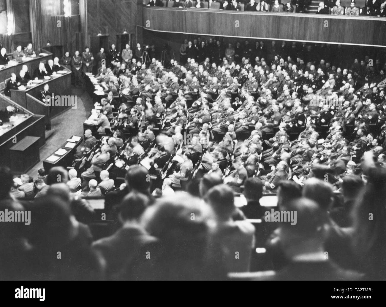 Blick auf das Plenum des Reichstages in der ersten Sitzung nach der Wahl im November 1933 ...
