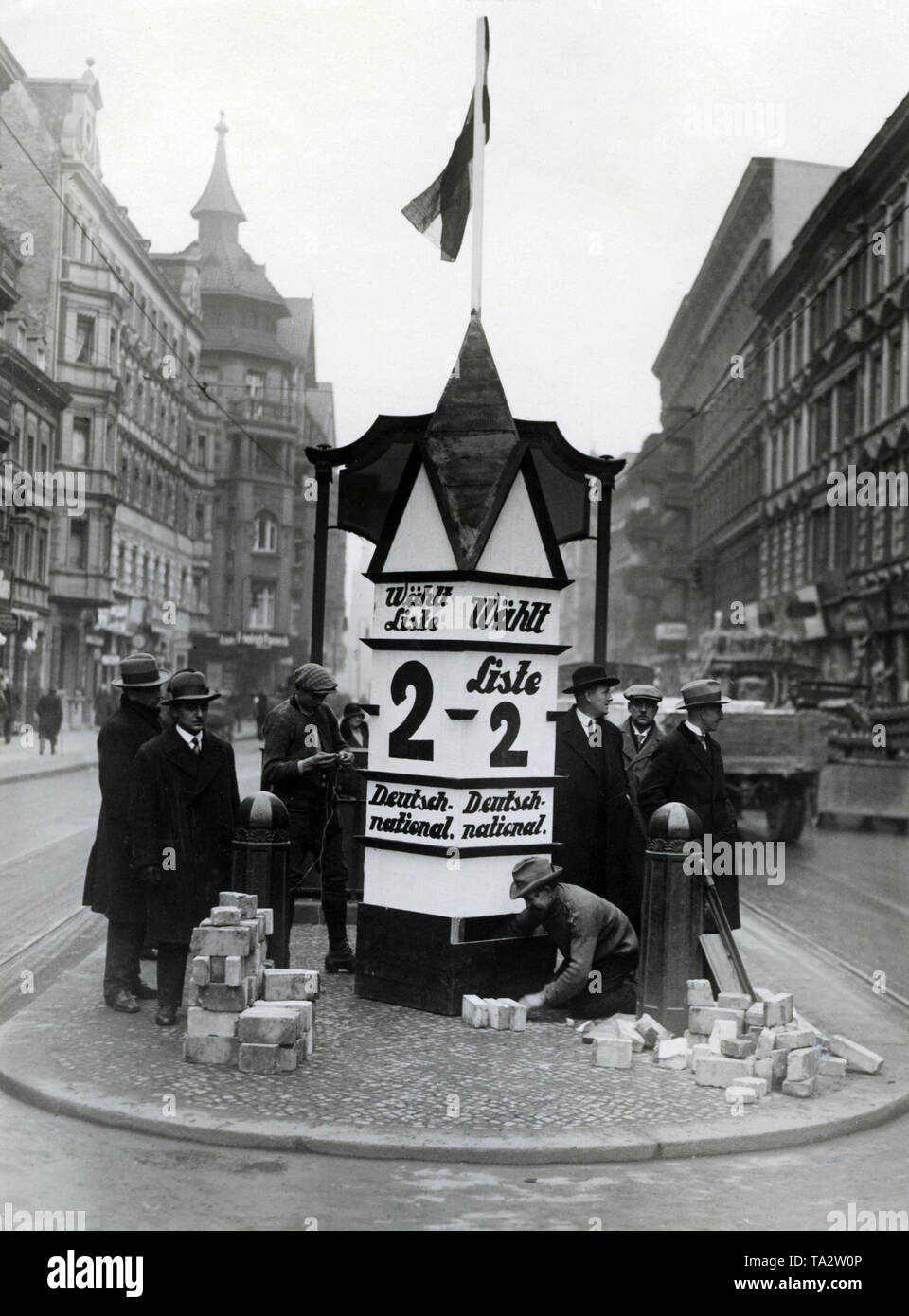 Wahlplakat dnvp -Fotos und -Bildmaterial in hoher Auflösung – Alamy