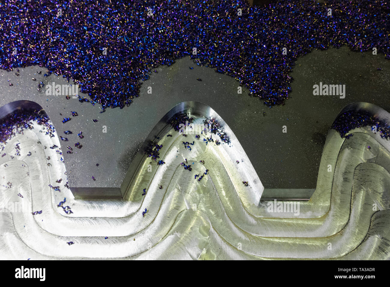 Flache Halbzeuge CNC gefräste Platte mit Kurven und Schicht der kleine ...