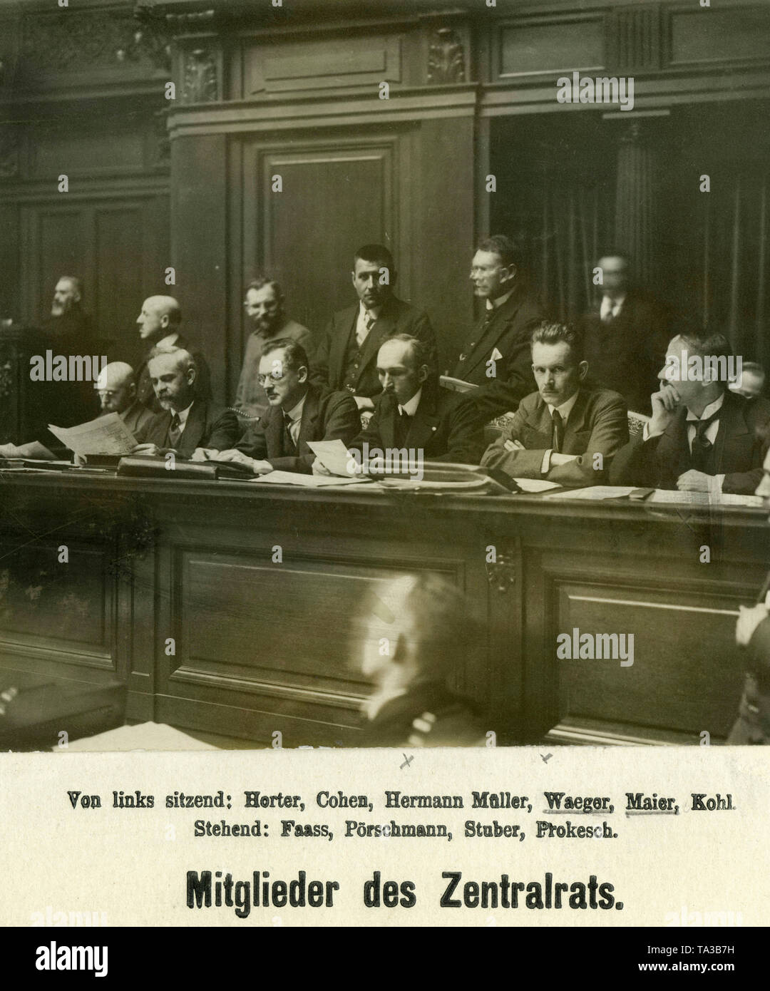 Zentralrat in einer Sitzung im Reichstag. Von links sitzend Richard ...