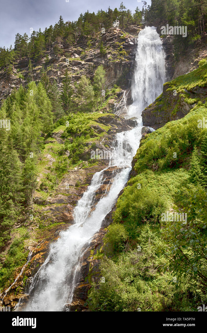Der Stuibenfall Wasserfälle in Umhausen Ötztal, Österreich. Der höchste ...