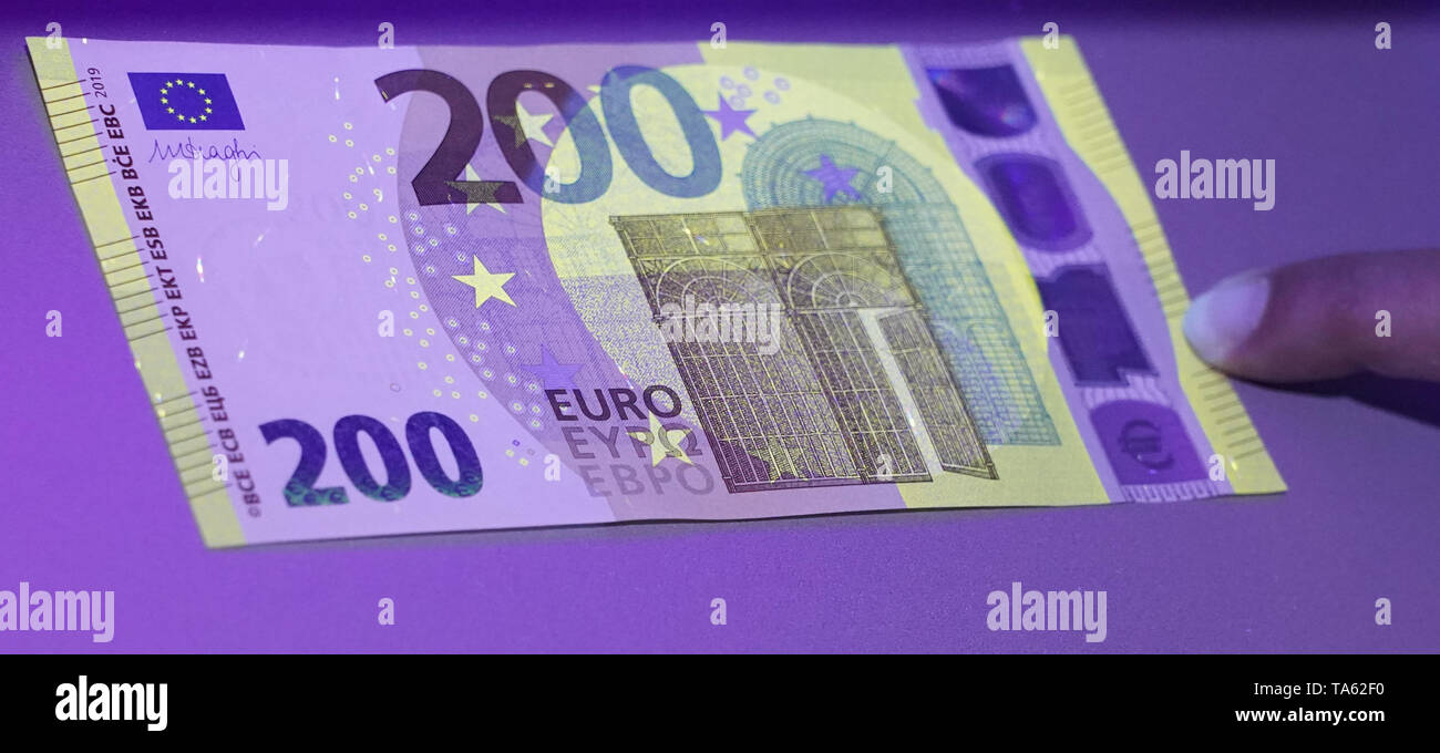 Ultraviolet light banknote -Fotos und -Bildmaterial in hoher Auflösung ...