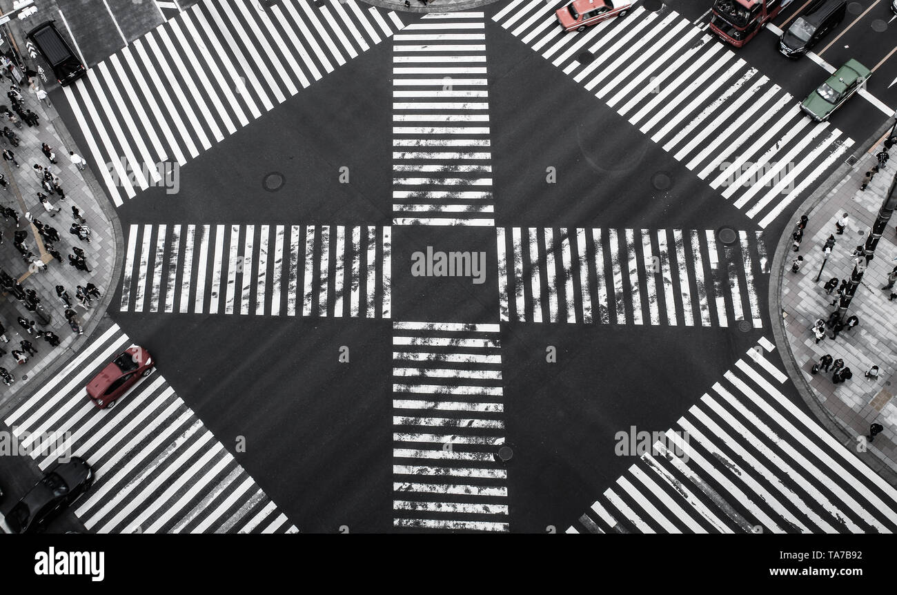 Eine Ansicht einer Jagt Kreuzung von oben in Ginza, Tokyo Stockfotografie - Alamy