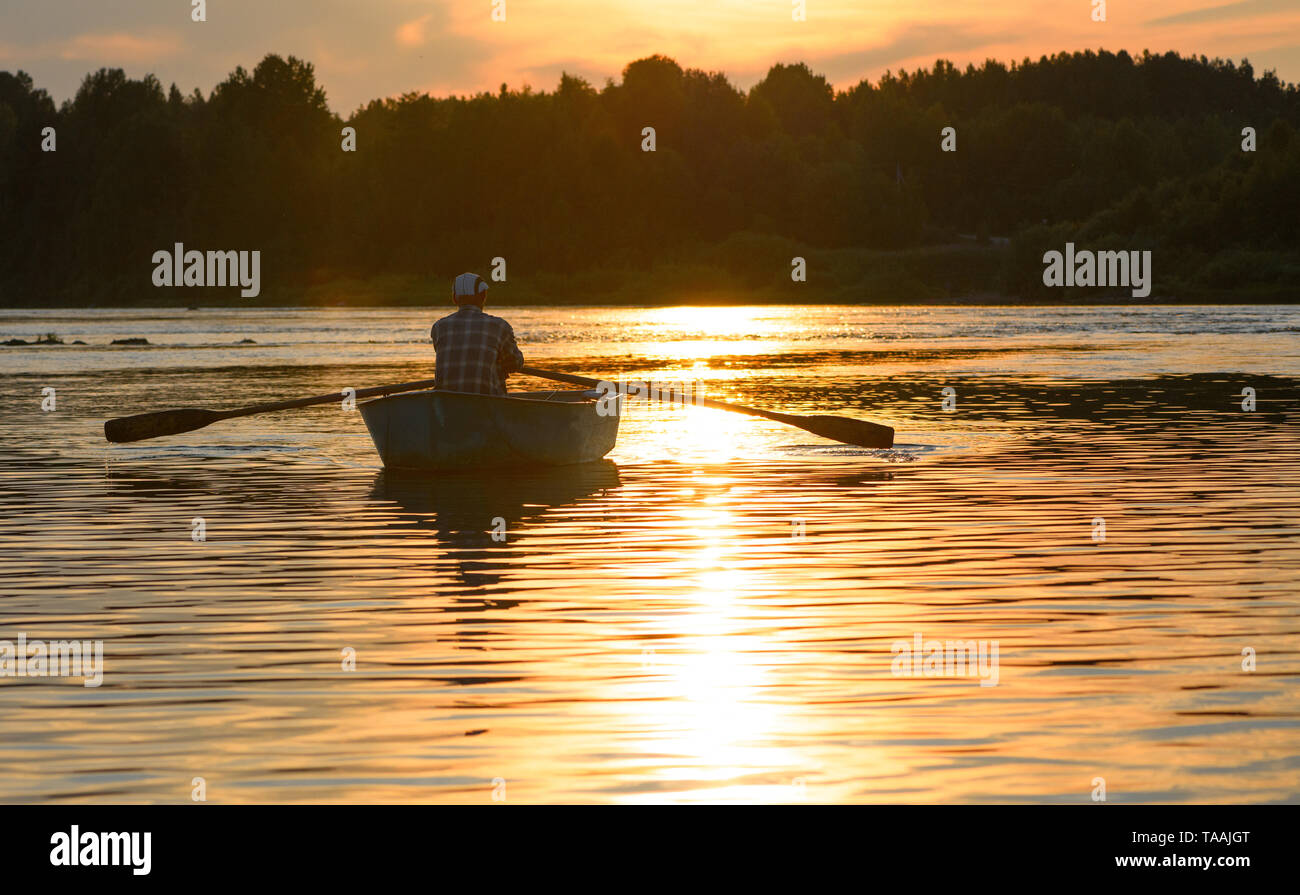 Alte bootsruder -Fotos und -Bildmaterial in hoher Auflösung – Alamy