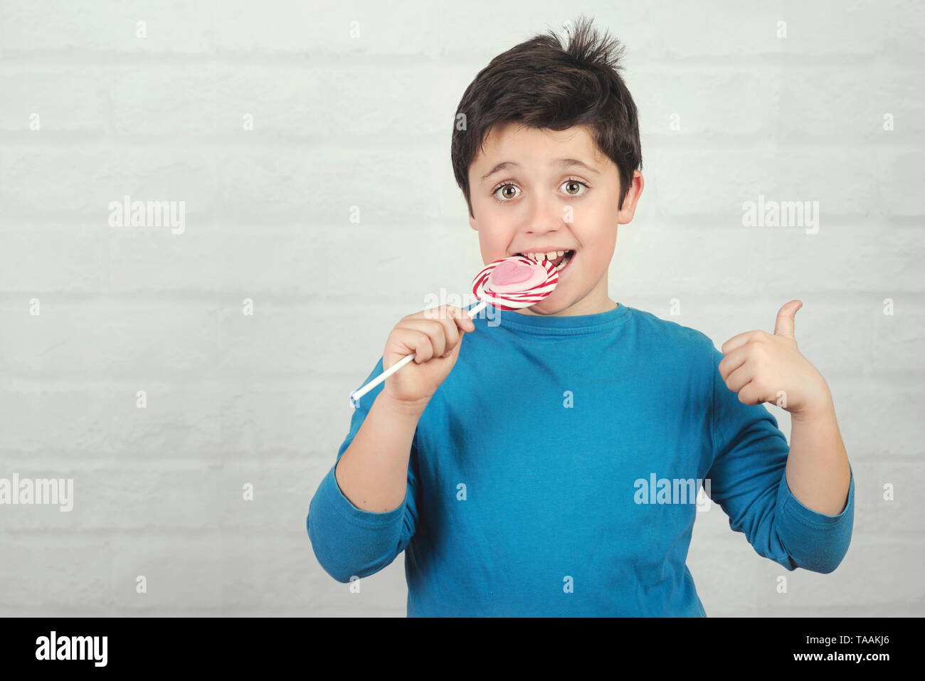 Funny kid -Fotos und -Bildmaterial in hoher Auflösung – Alamy