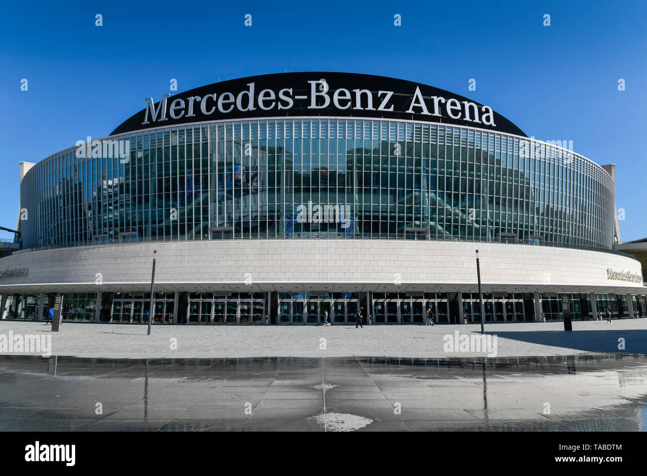 Mercedes benz arena berlin -Fotos und -Bildmaterial in hoher Auflösung ...