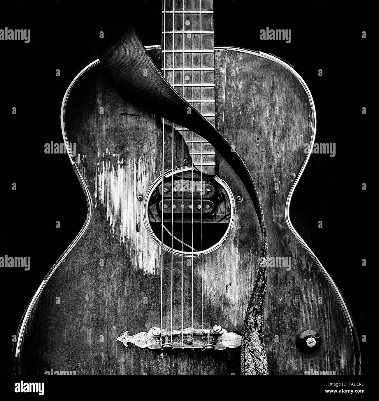 Gitarrenakkorde b -Fotos und -Bildmaterial in hoher Auflösung – Alamy