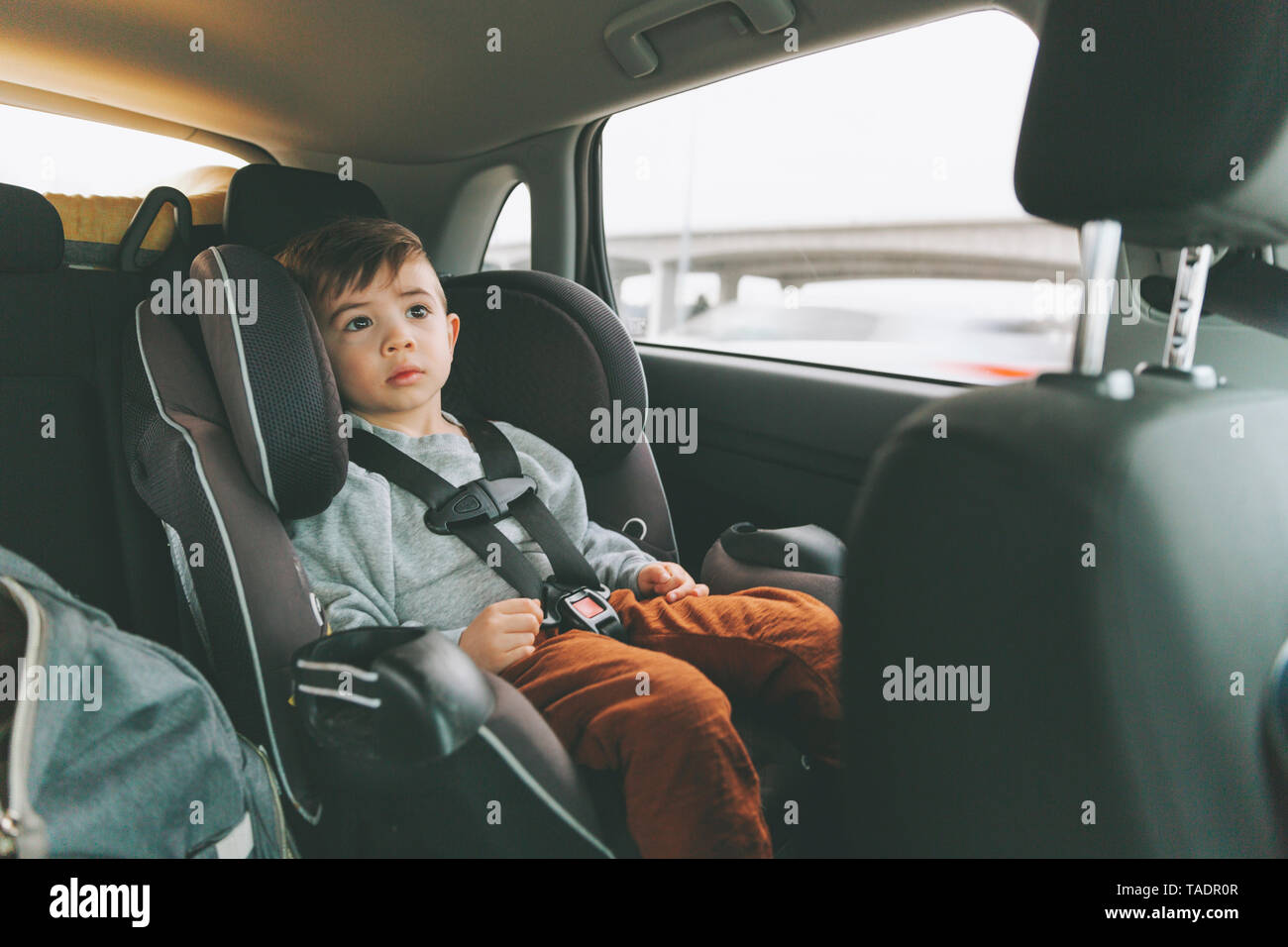 Kinder in autosicherheit -Fotos und -Bildmaterial in hoher Auflösung ...