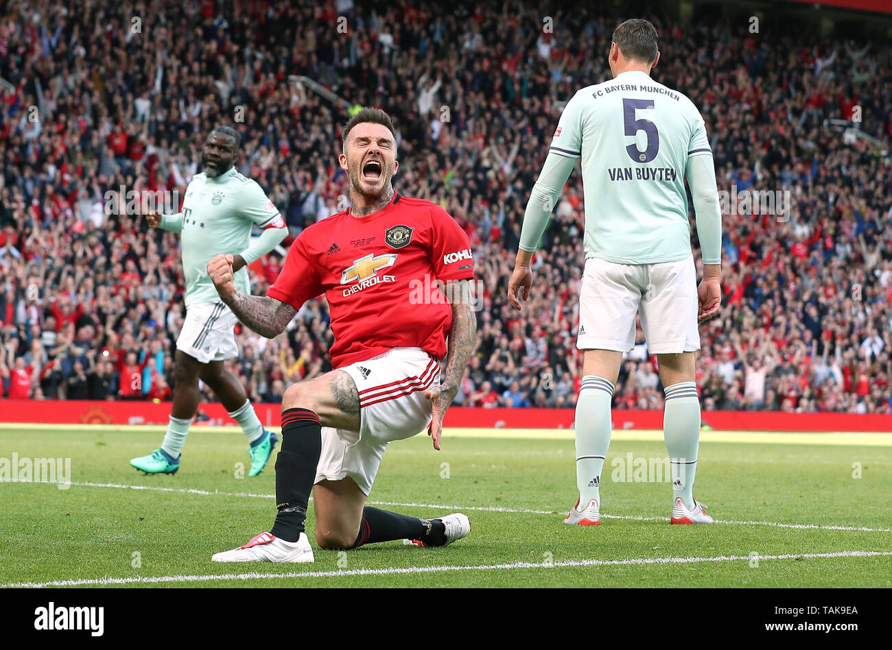 Manchester united legends david beckham feiert das tor -Fotos und ...