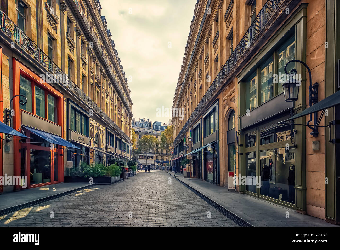 Straßencafé paris -Fotos und -Bildmaterial in hoher Auflösung – Alamy