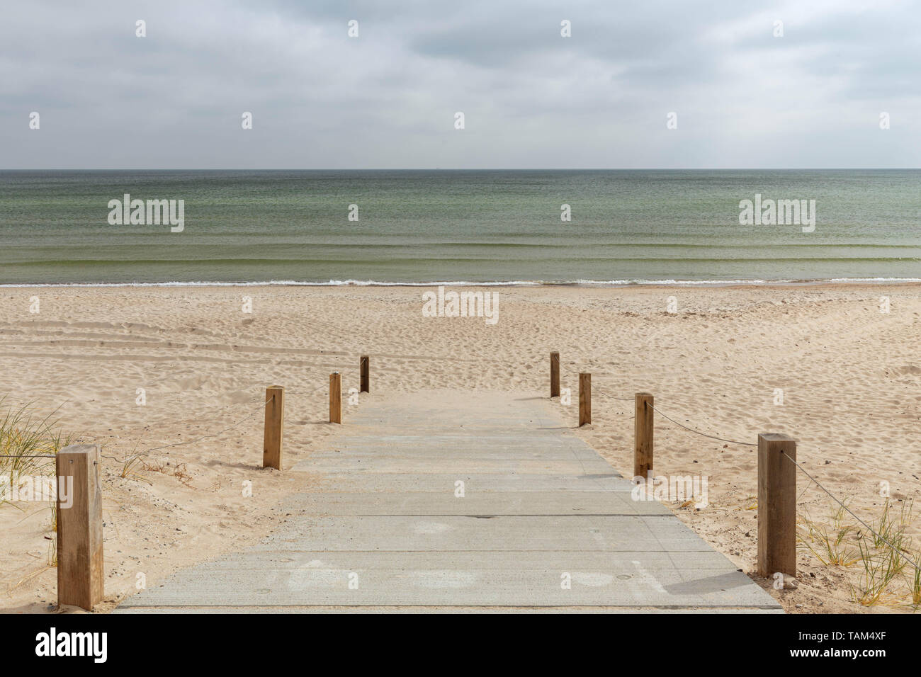 Strand an der Ostsee, Prora auf der Insel Rügen in Deutschland ...