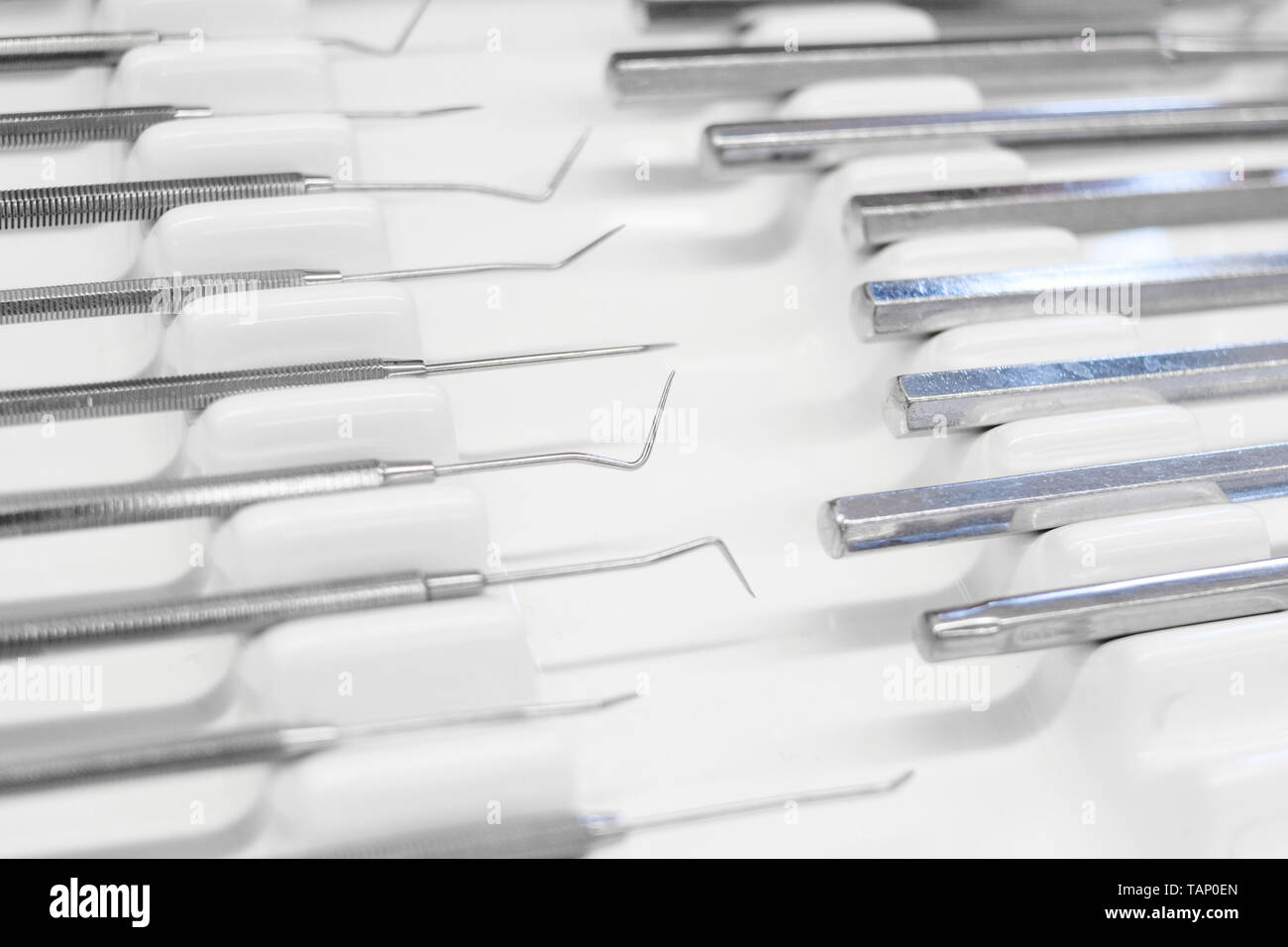 Zahnarzt instrumente -Fotos und -Bildmaterial in hoher Auflösung – Alamy