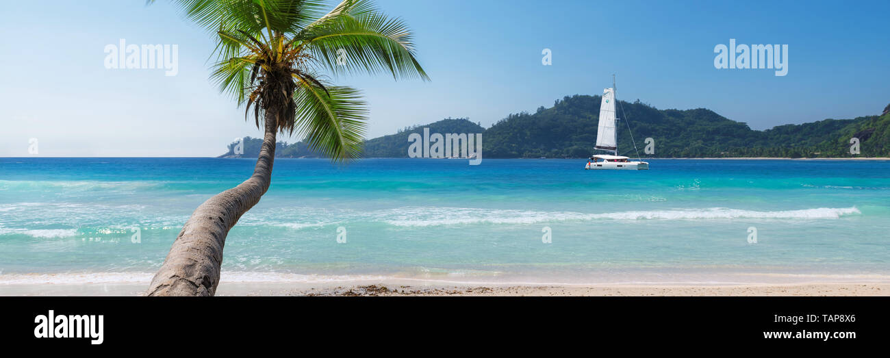 Segelboot meer strand -Fotos und -Bildmaterial in hoher Auflösung – Alamy