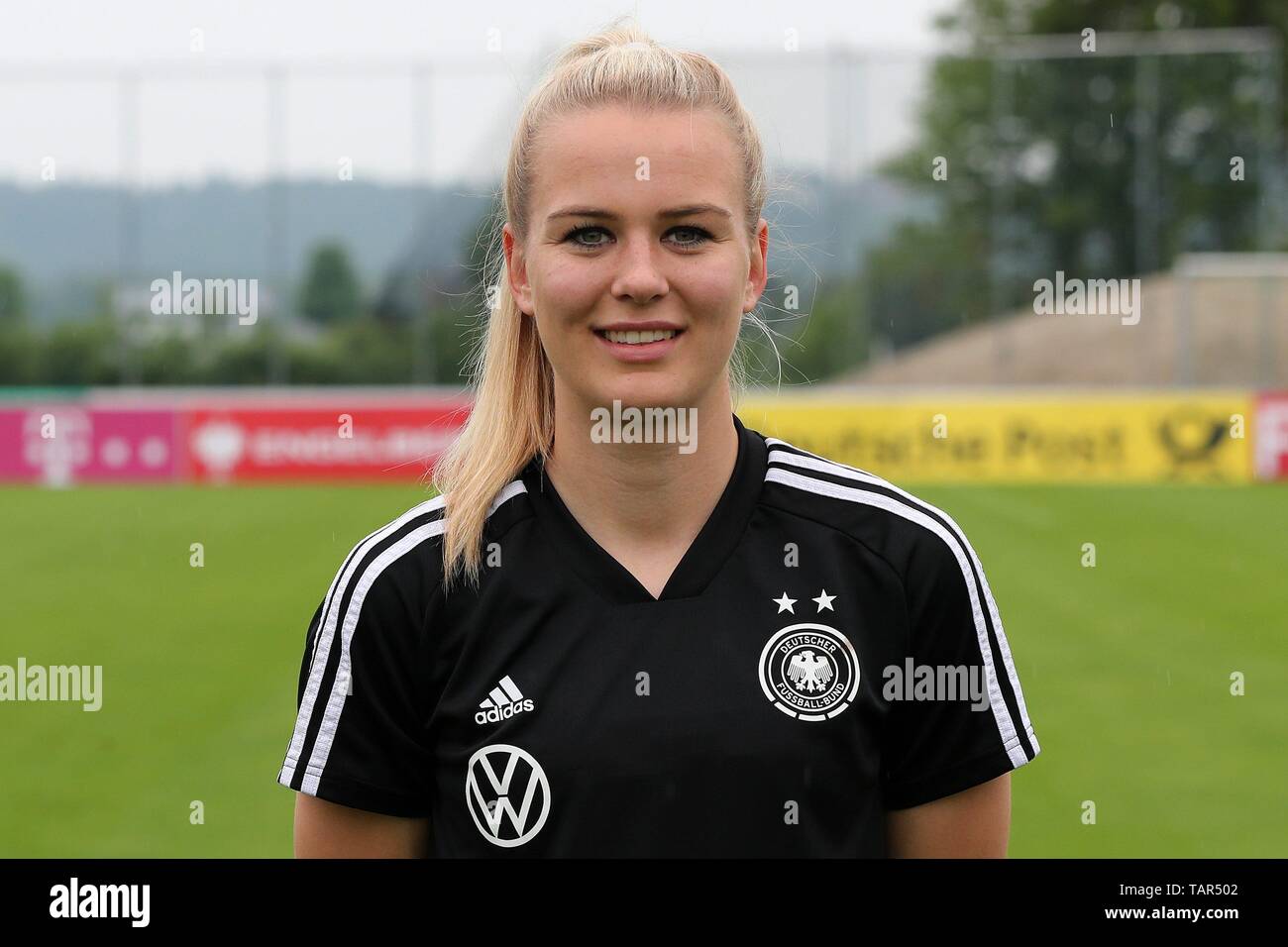 Merle frohms fussball -Fotos und -Bildmaterial in hoher Auflösung – Alamy