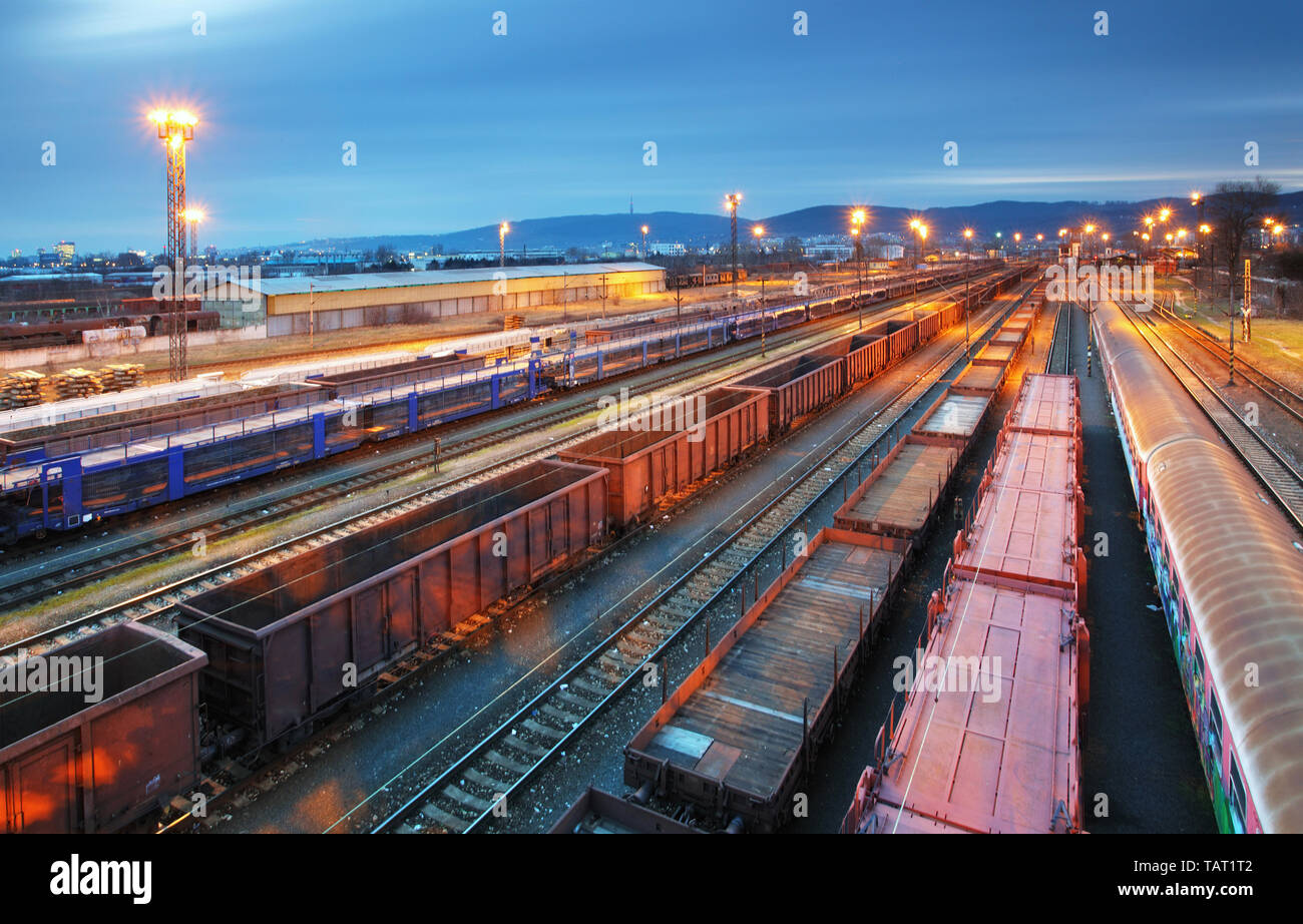 Long freight train -Fotos und -Bildmaterial in hoher Auflösung – Alamy