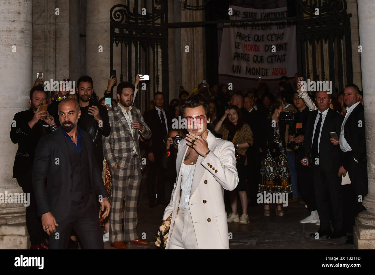 Harry styles rome 2019 -Fotos und -Bildmaterial in hoher Auflösung – Alamy