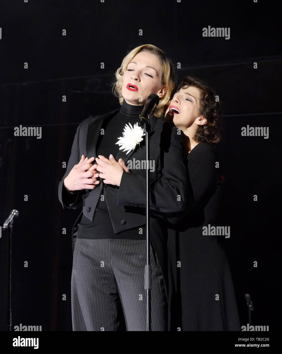 Piaf and marlene dietrich -Fotos und -Bildmaterial in hoher Auflösung ...