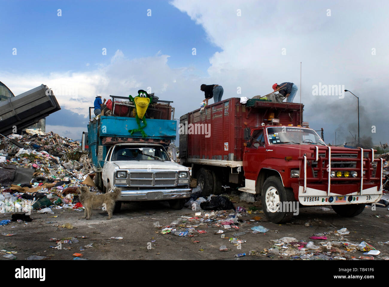 Trash collection mexico city mexico -Fotos und -Bildmaterial in hoher ...