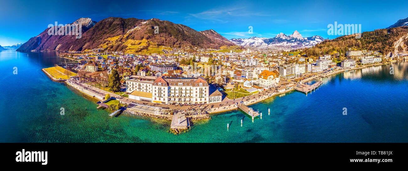 Brunnen Altstadt mit Grosse und kleine Mythen, Kanton Schwyz, Schweiz ...
