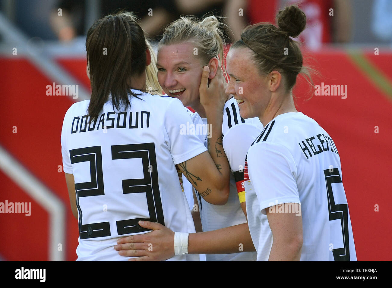 Goaljubel mit Alexandra POPP (GER), nach dem Ziel 1-0 mit Sara DOORSOUN ...