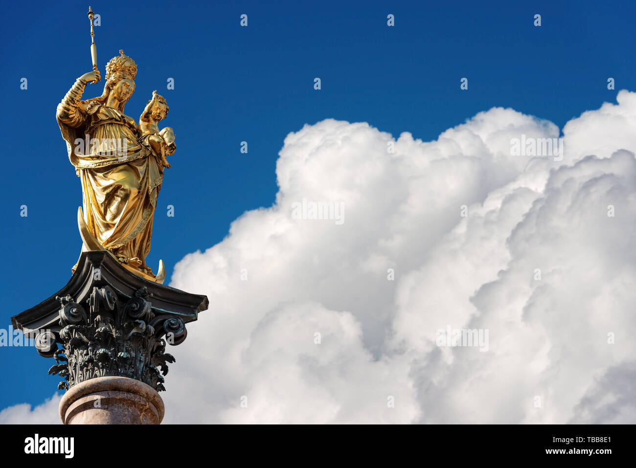 Mariensaule - Mariensäule auf dem Marienplatz, dem zentralen Platz von ... Mariensaule - Mariensäule auf dem Marienplatz, dem zentralen Platz von ...