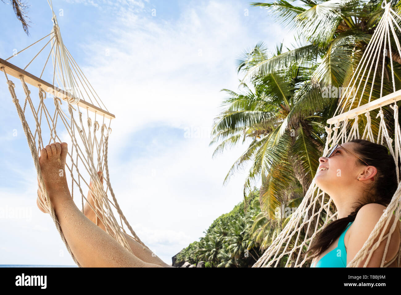 Bikini model beach lying -Fotos und -Bildmaterial in hoher Auflösung ...