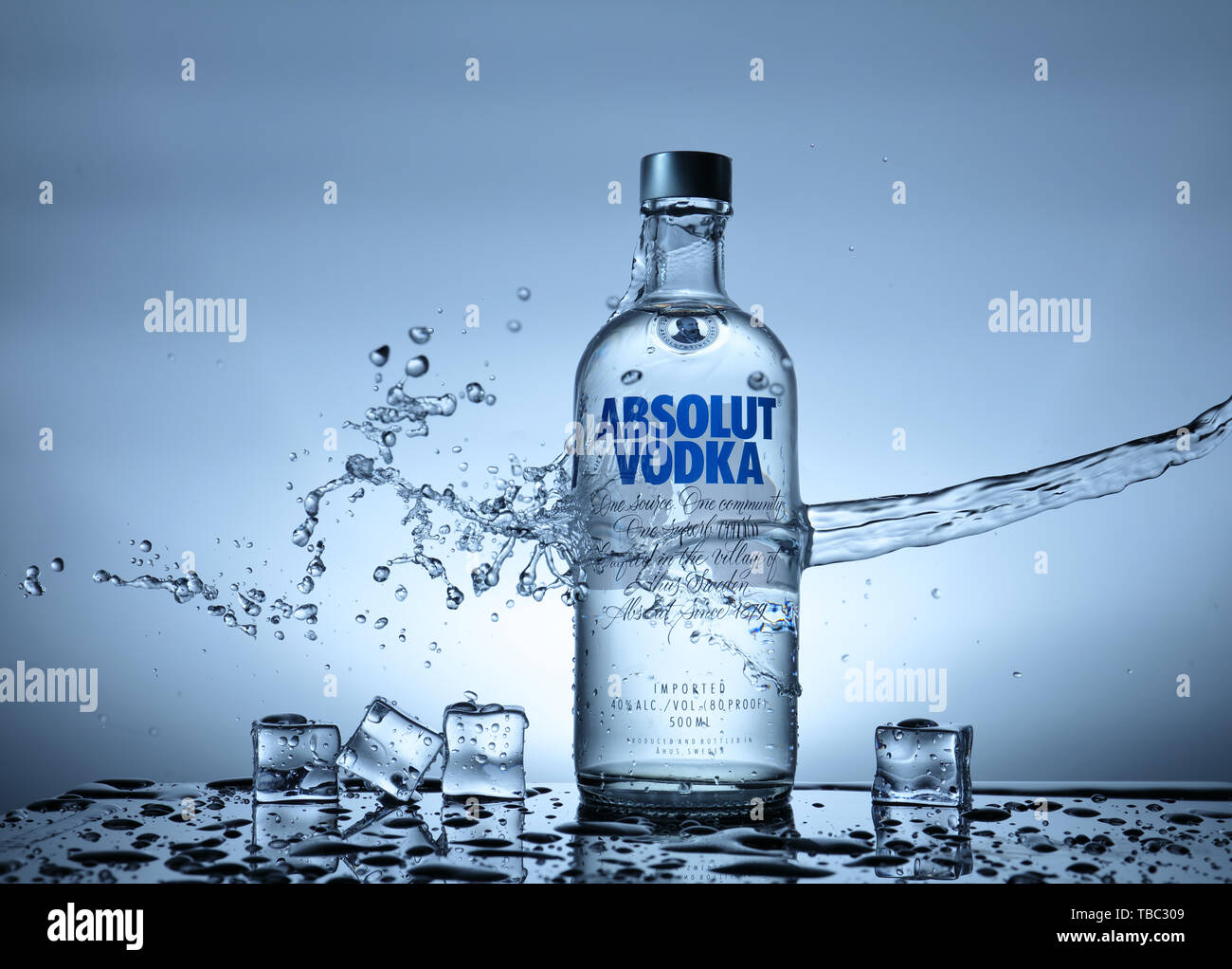 Absolut vodka -Fotos und -Bildmaterial in hoher Auflösung – Alamy
