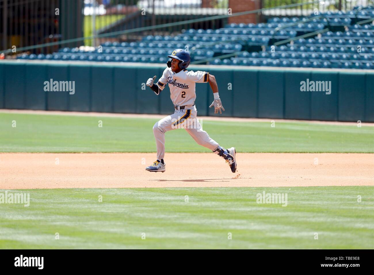 Juni 1, 2019: Cal Base Runner Darren Baker #2 bewegt sich zwischen der ...