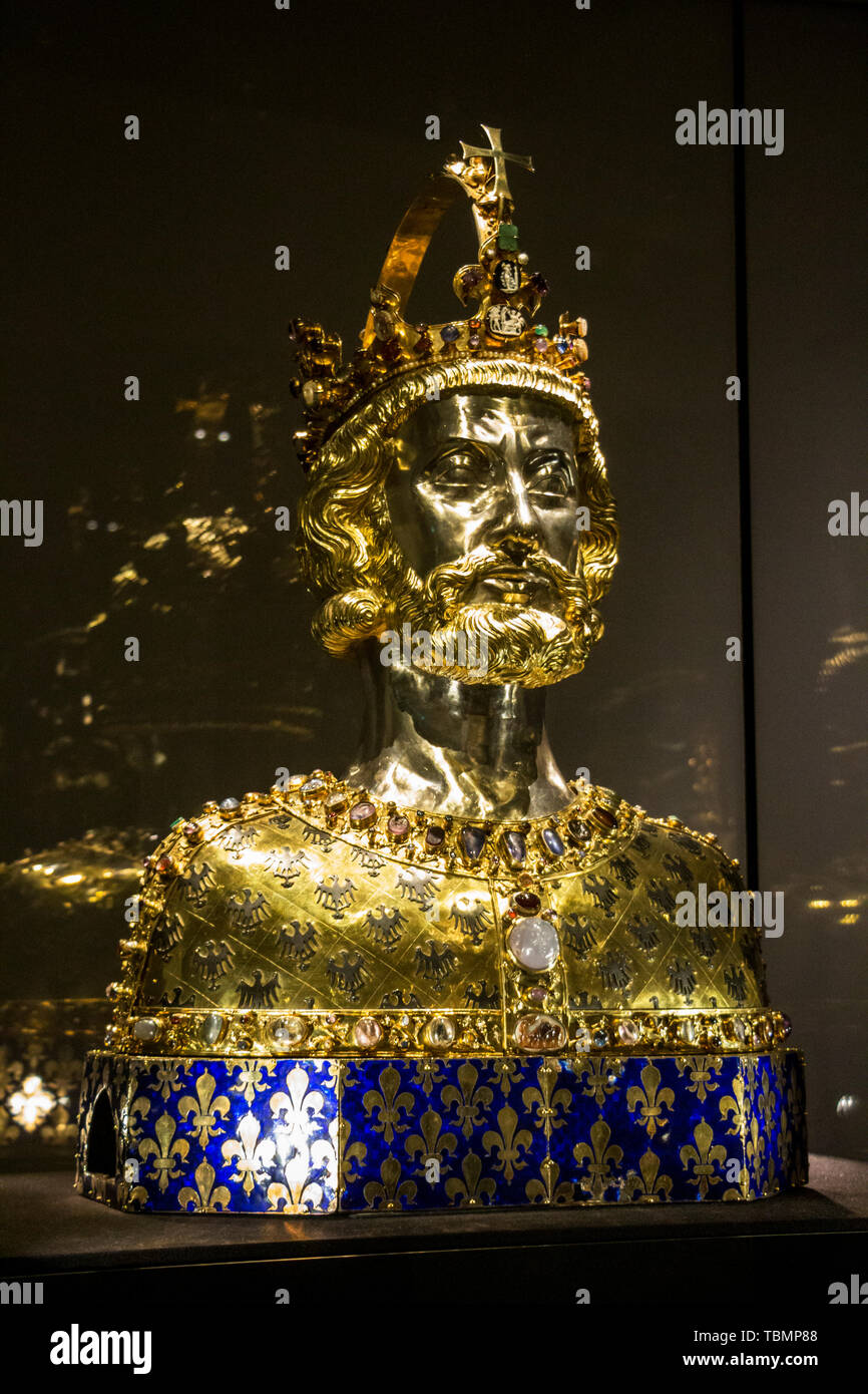 Aachen Schatz Das Charlemagne Reliquiar Stockfotos und -bilder Kaufen - Alamy