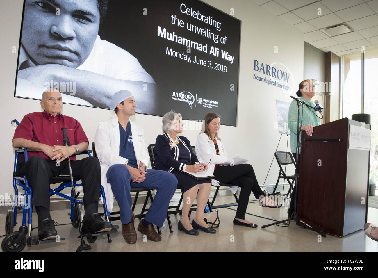 Phoenix, Arizona, USA. 3. Juni 2019. LONNIE ALI, die Witwe des ...